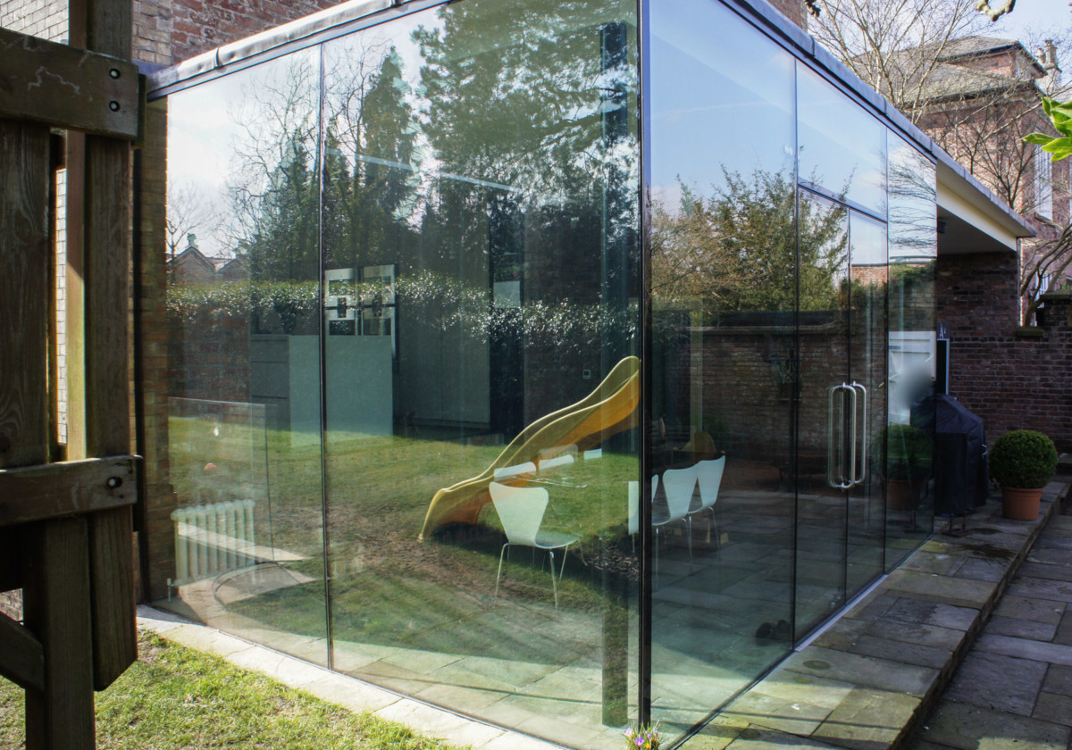 Structural glass floor to ceiling with ClearGlaze frameless glas ...